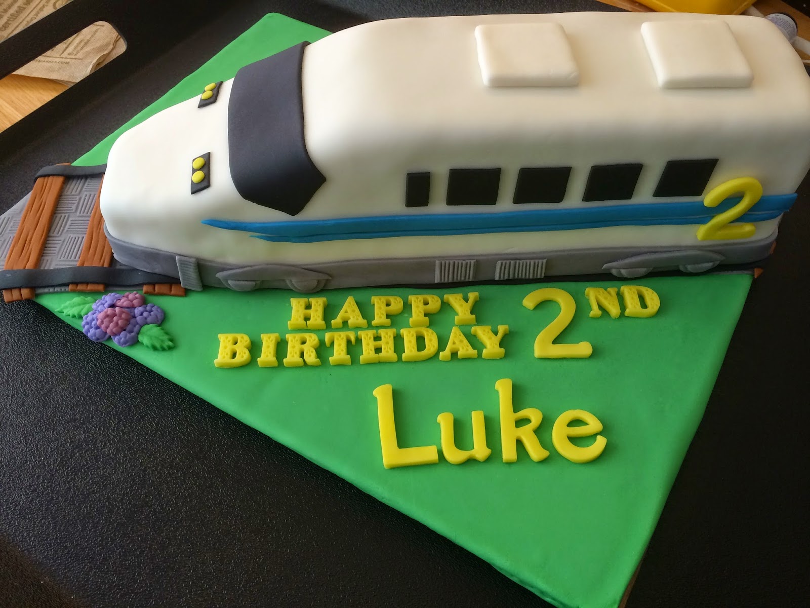 Our Decorated Cakes and Cupcakes: Shinkansen Bullet Train Cake