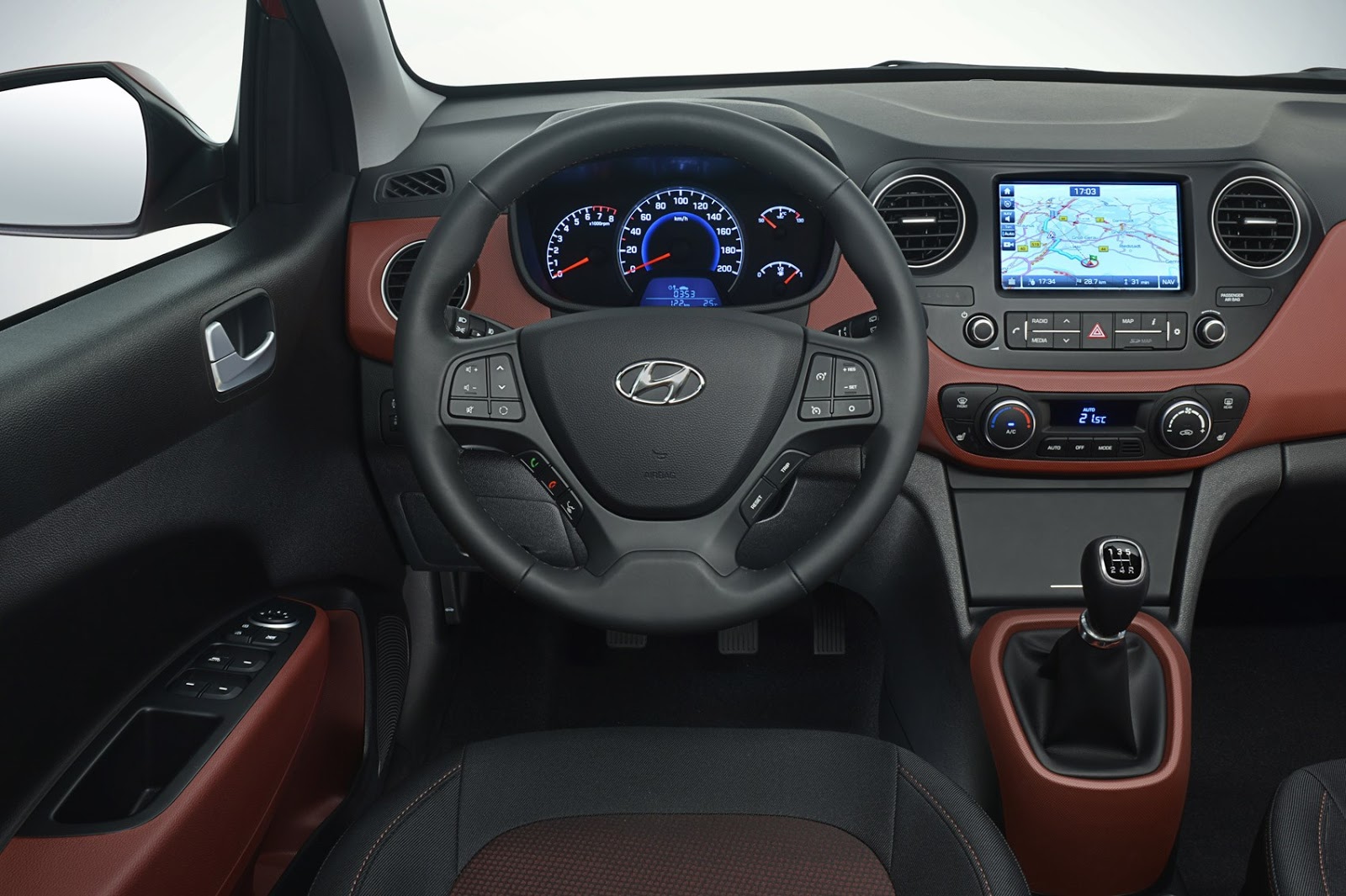 New Hyundai i10 interior 2017 photos and pictures - small hatchback ...