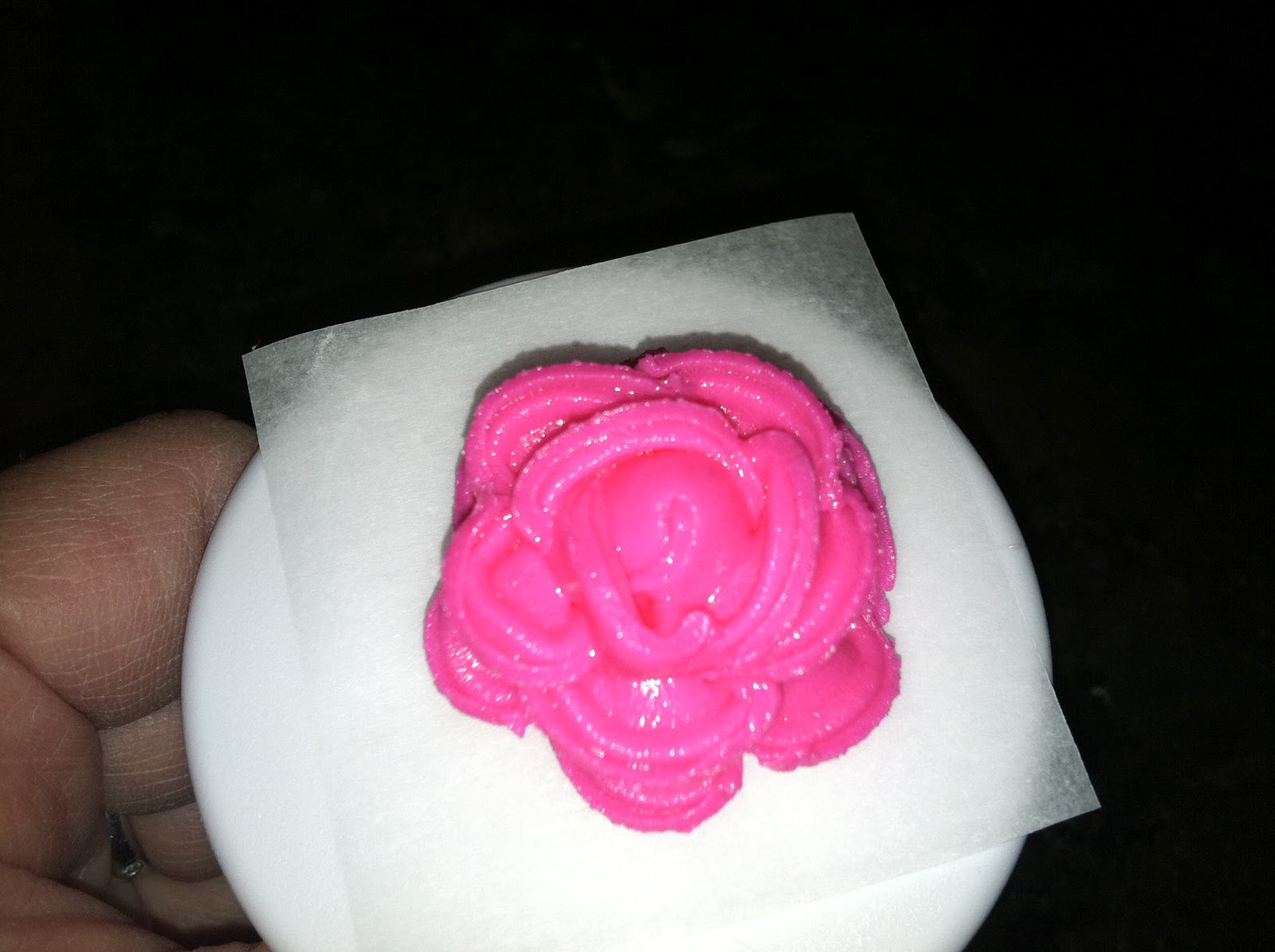 The Iced Queen: Piping Roses with Star-Cut Tip #64