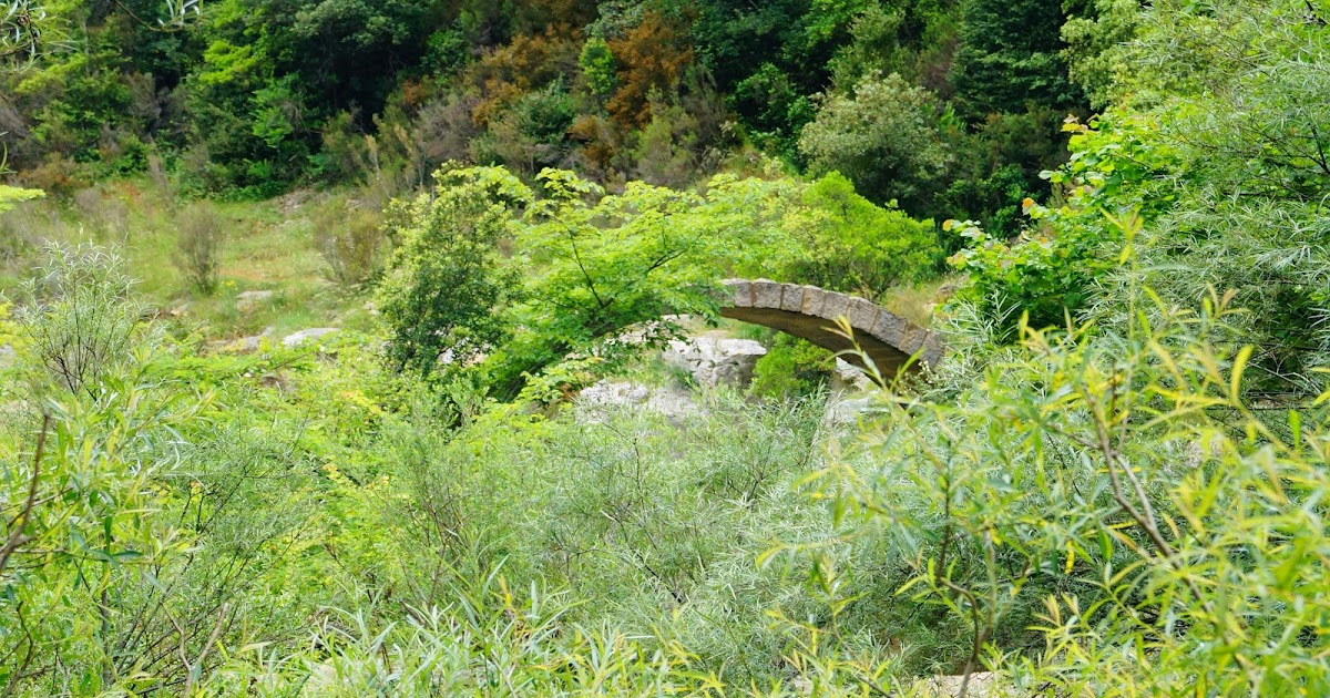 balades en Occitanie et Pays Catalan: Pont Romain - Bugarach