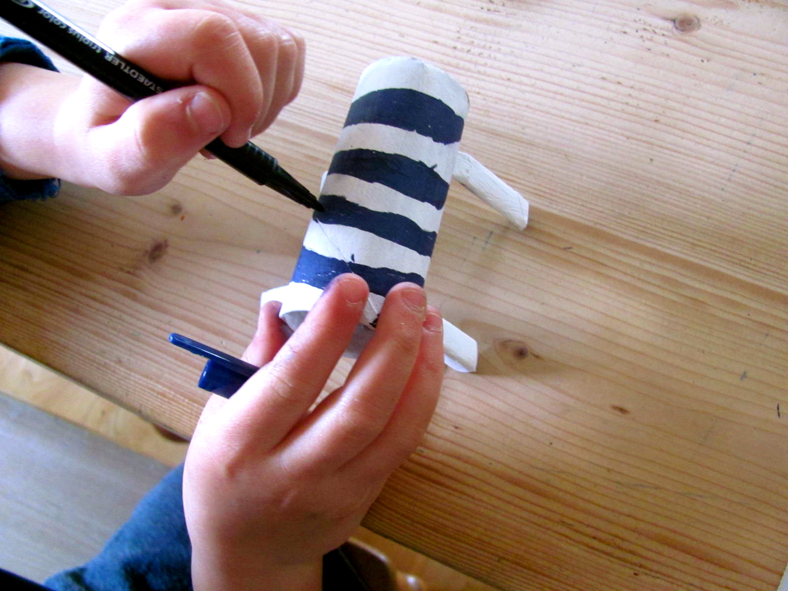 Jumble Tree: A giraffe and a zebra roll up to the Zoo