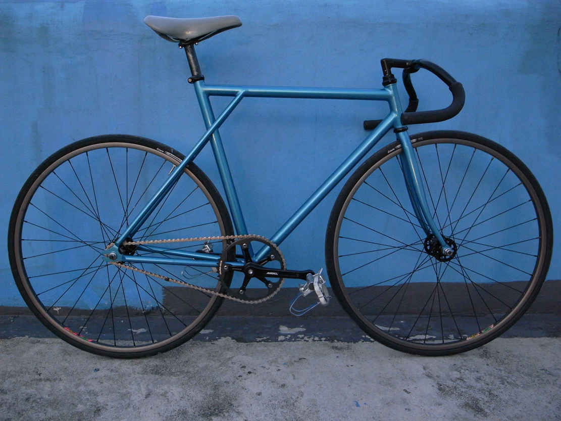 Manila Fixed Gear: BLUE