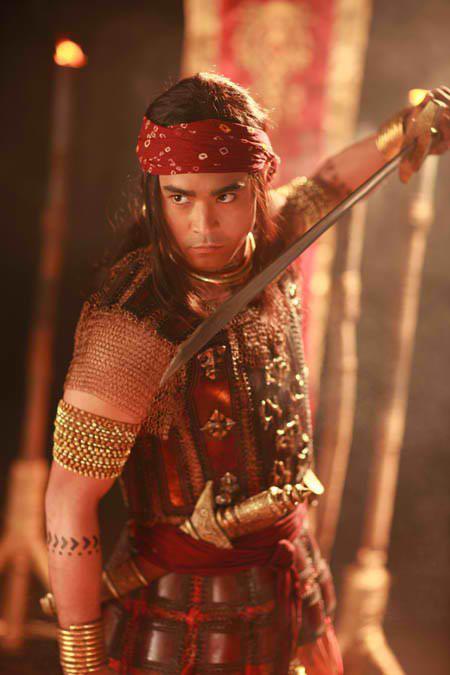 Gossip Actors: Sid Lucero as Bagani of Amaya