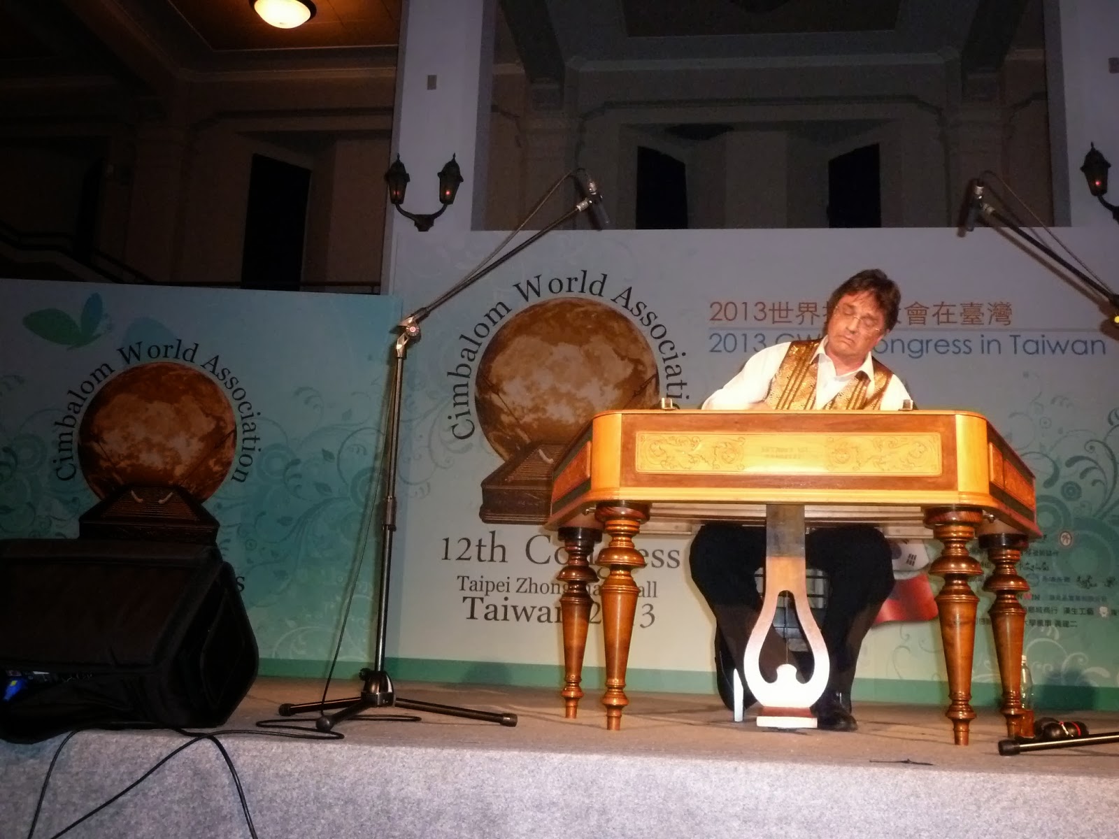 Kee Hua Chee Live!: MICHAEL MANTZ PLAYS THE CIMBALOM IN TAIPEI, TAIWAN ...