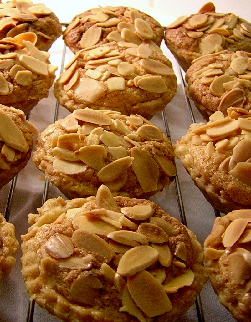 La Différence: Bakewell Tarts aka Almond Tarts with Raspberry Jam