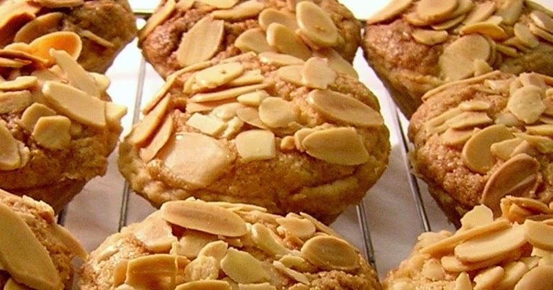 La Différence: Bakewell Tarts aka Almond Tarts with Raspberry Jam