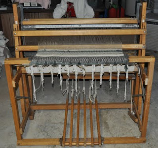 Grizzly Mountain Gardens: NEW SPINNING WHEEL AND LOOM