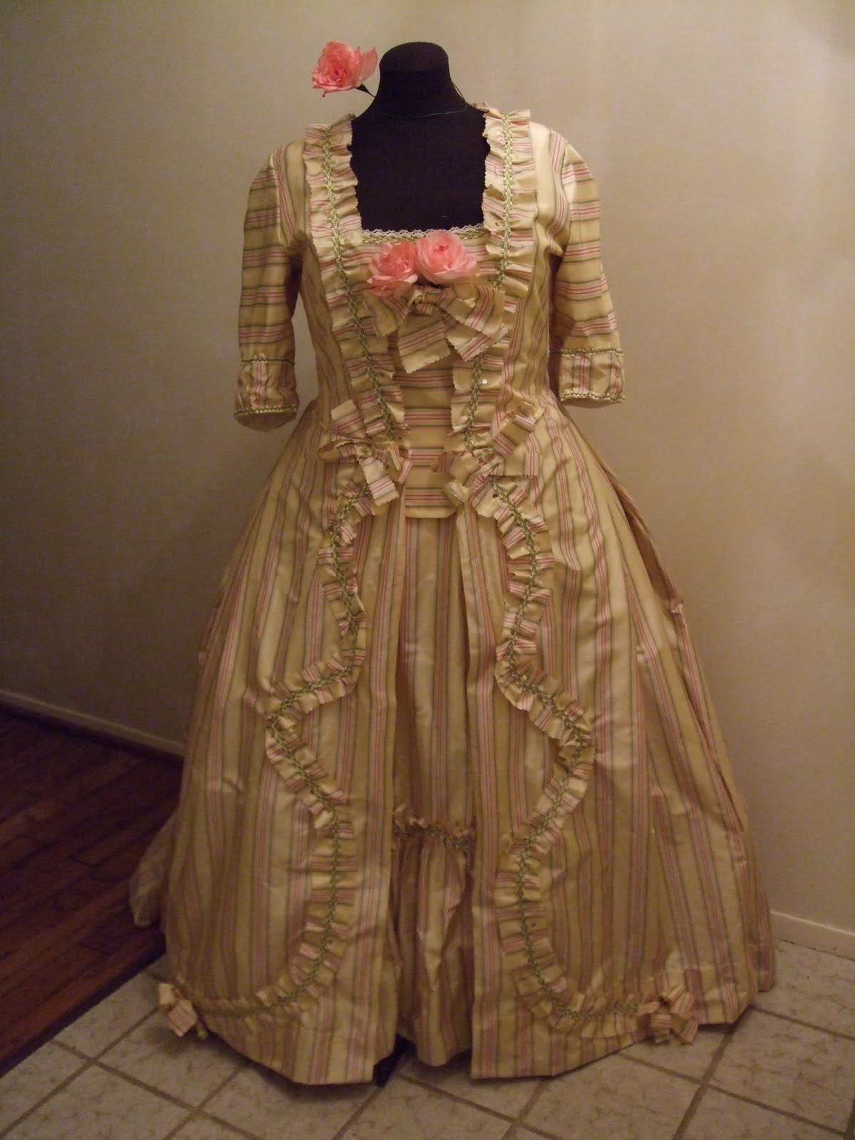 Maggie's Costume Wardrobe: Stripey 18th century robe a la francaise done!