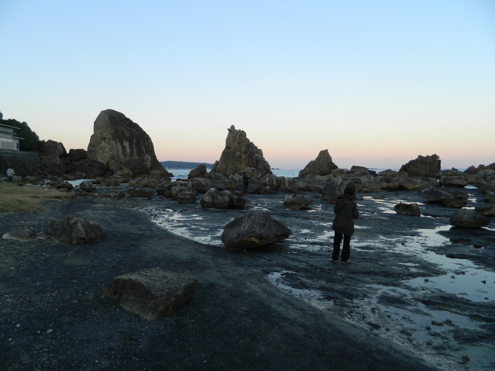 Nihon Fan: Hashigui-iwa Rocks - Part of Yoshino-Kumano National Park