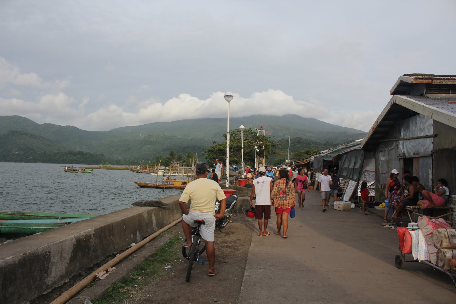Stay, Stray, Play and Feast: Buhi Wet Market: Tilapia, Tabios and Rock ...
