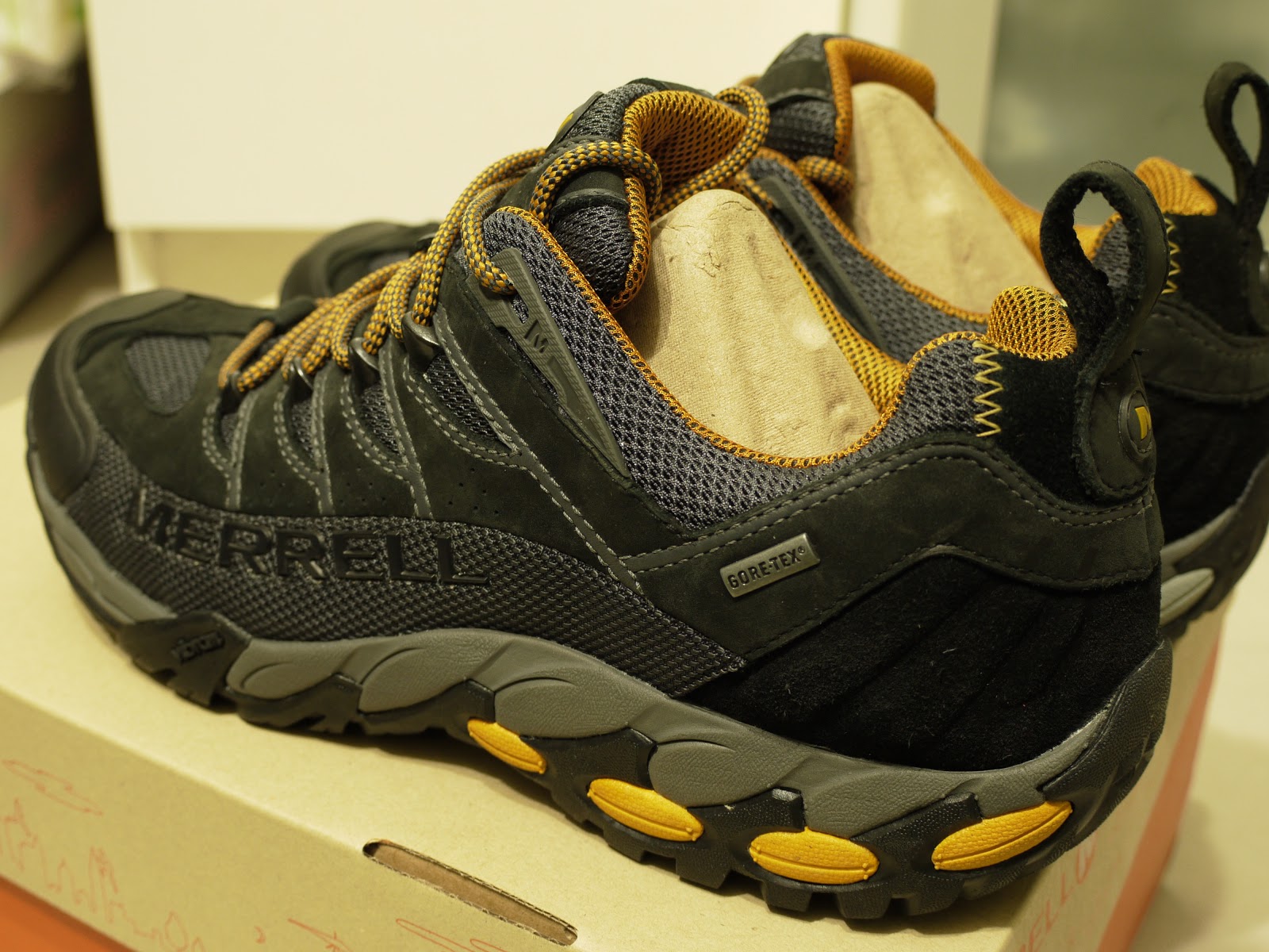 平凡生活探險者: [生活開箱分享] Merrell 防水透氣健行鞋 REFUGE PRO VENTILATOR GORE-TEX 開箱！