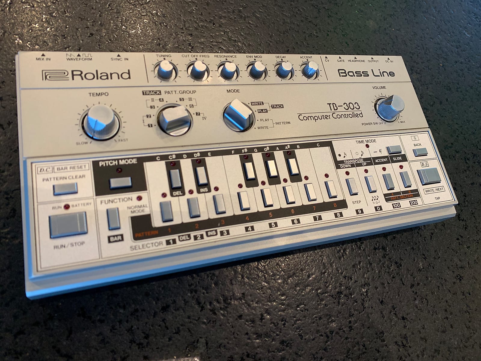 MATRIXSYNTH: Roland TB-303 Bass Line Synthesizer