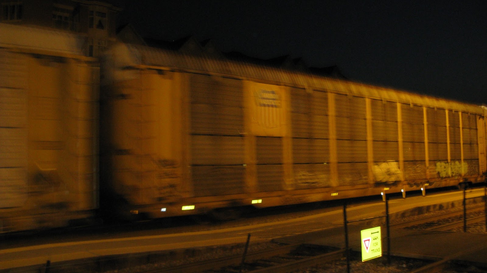 Eddie's Rail Fan Page: Eastbound Canadian Pacific auto rack train ...