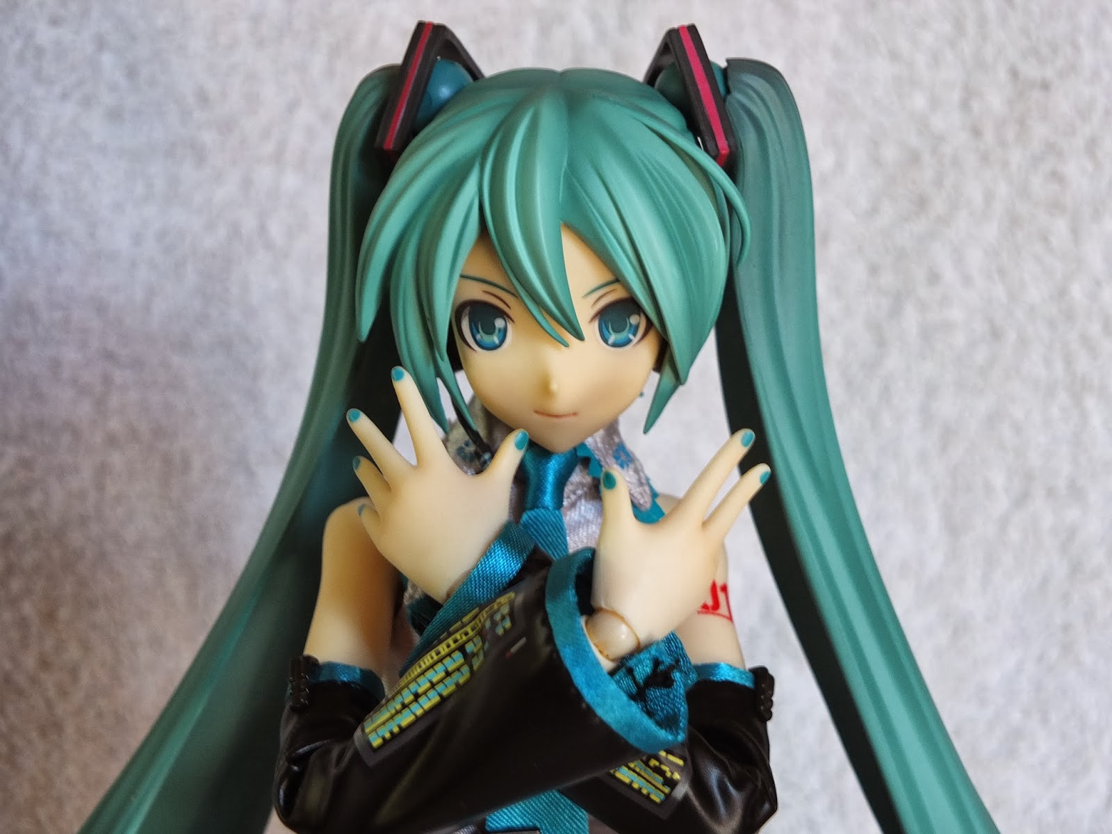 Towers of Vinyl and PVC: Real Action Heroes: Miku Hatsune Review
