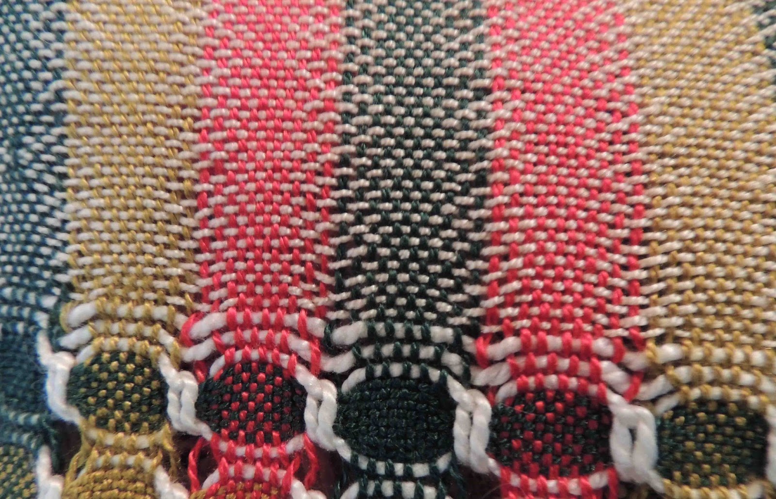 Not 2 Square Weavers: Using the Open Reed