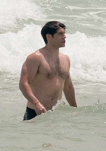 Henry Cavill News: Beach Time For Superman: New Weekend Pics From Miami