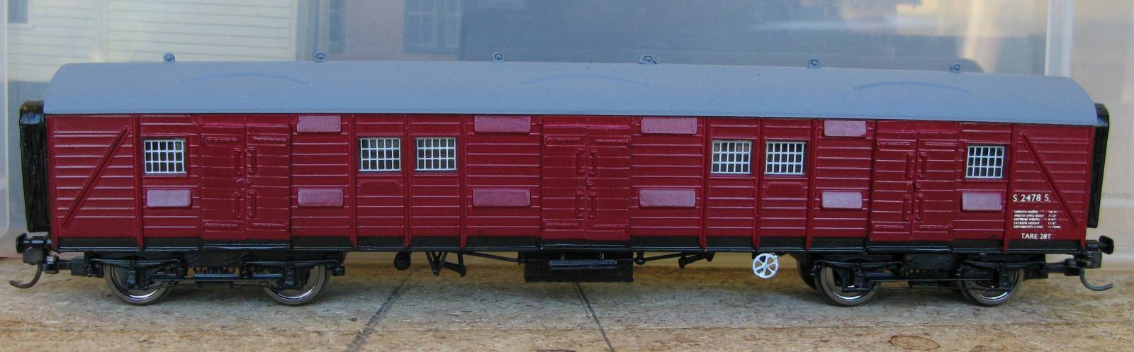 A pair of SR vans for the milk train - Kitbuilding & Scratchbuilding ...