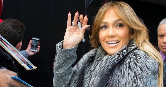 VJBrendan.com: Jennifer Lopez Signs Autographs Outside of GMA