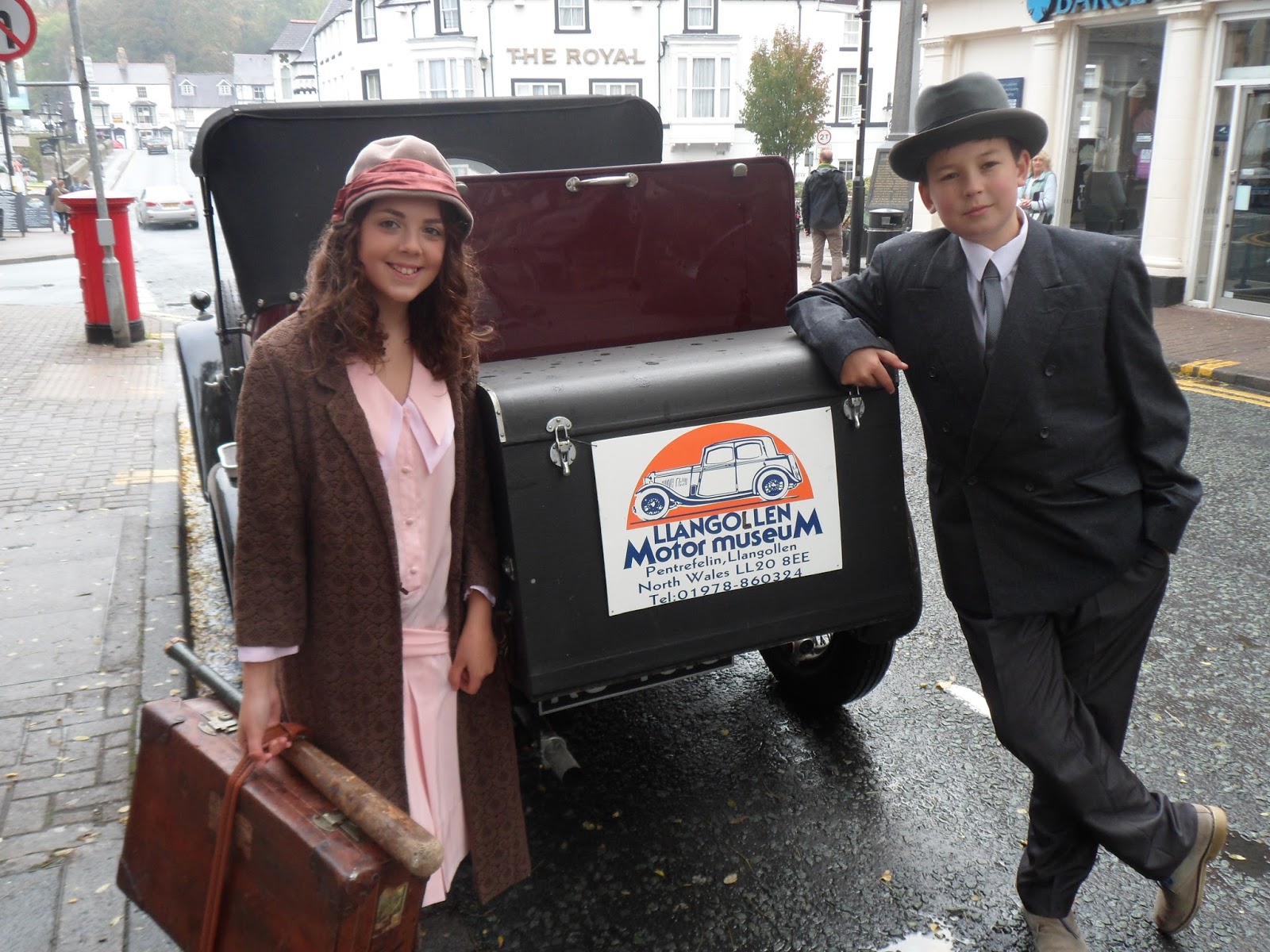 Llanblogger - contact llanblogger@gmail.com: Bugsy Malone comes ...