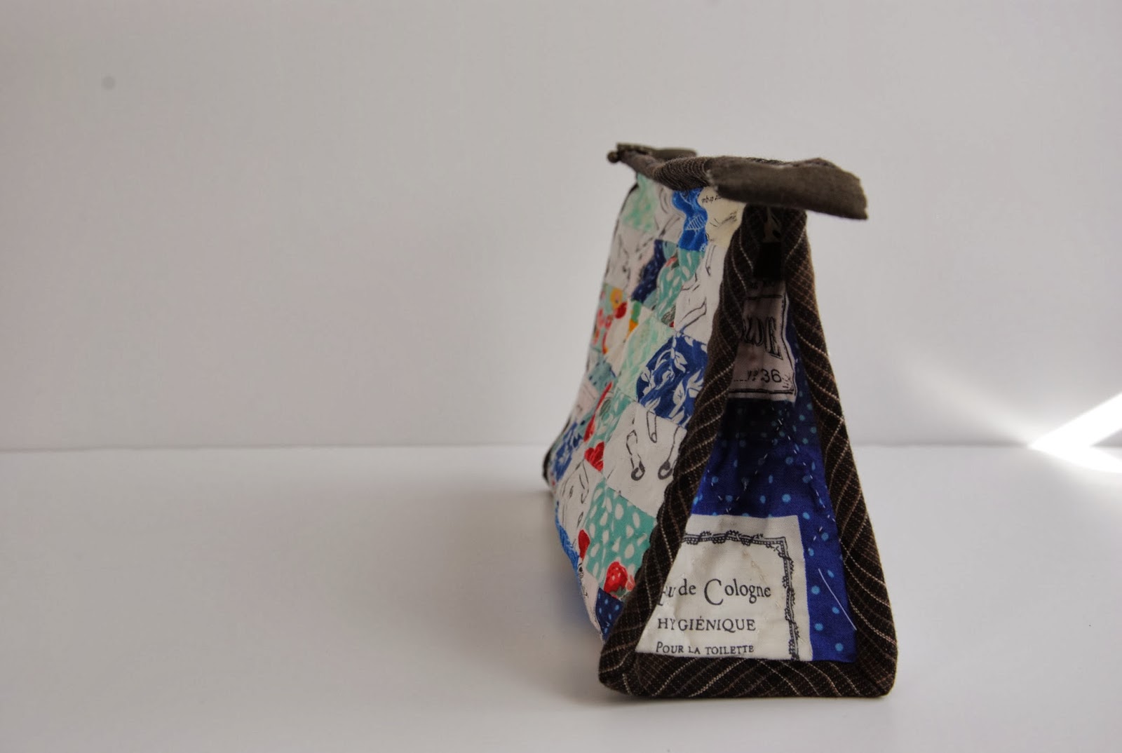 1/4" mark: A new triangle patchwork zippered pouch