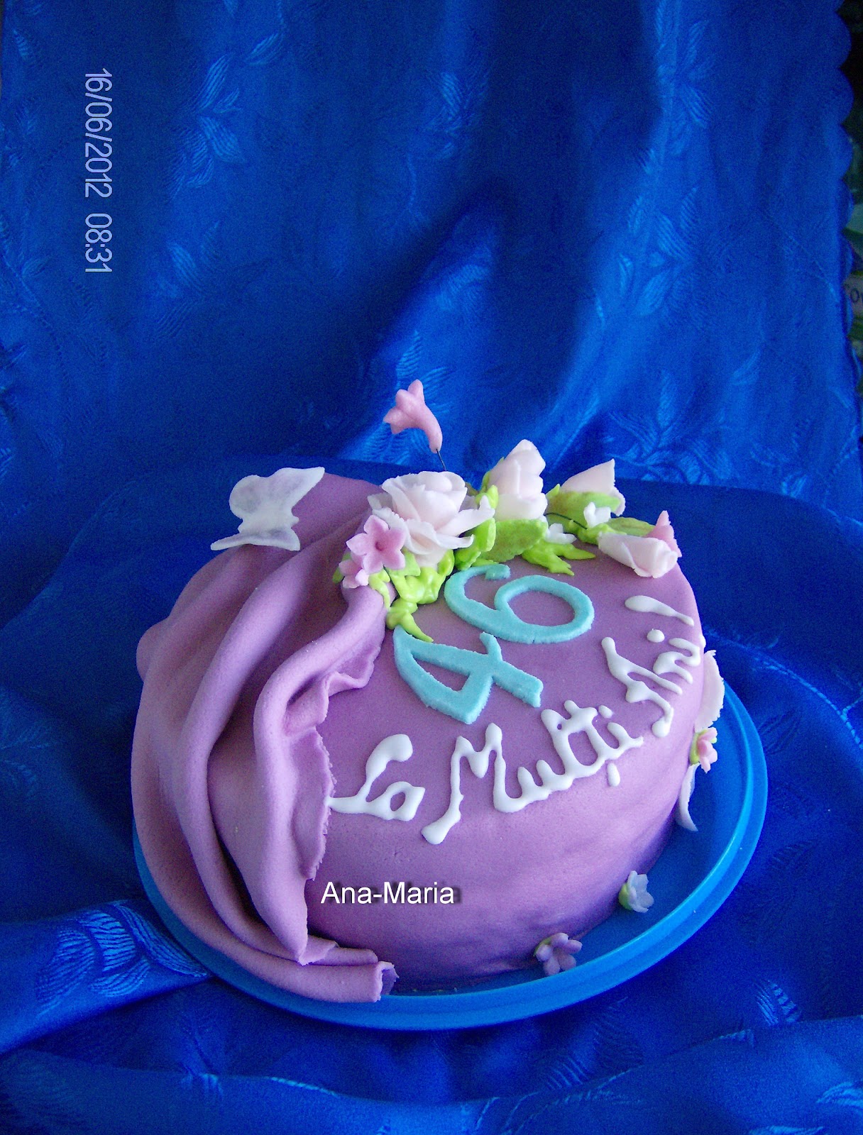 Bucatarim: Tort mov cu flori