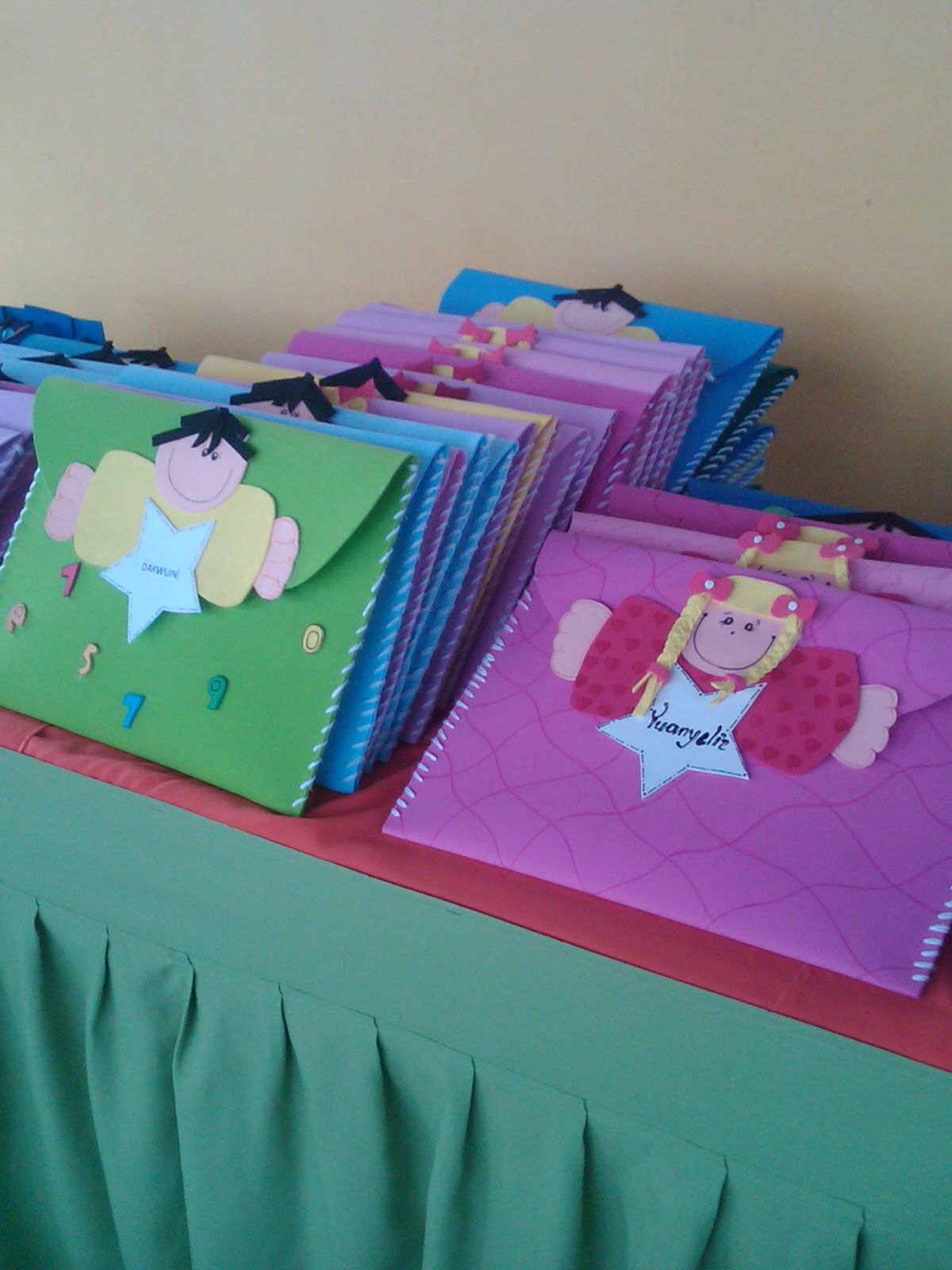 Carpetas creativas hechas a mano con cartulina - Imagui