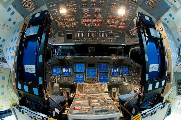 Astro Ufologia: Dentro dos ônibus espaciais - Inside of space shuttle