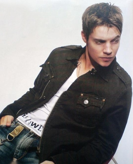 Man Central: Josh Henderson: In Casual Wear