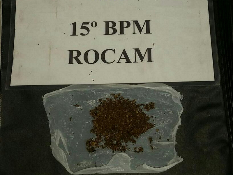 ROCAM PRENDE HOMEM POR POSSE DE DROGA EM SÃO CAETANO - CARUARU NEWS ROCAM PRENDE HOMEM POR POSSE DE DROGA EM SÃO CAETANO - CARUARU NEWS