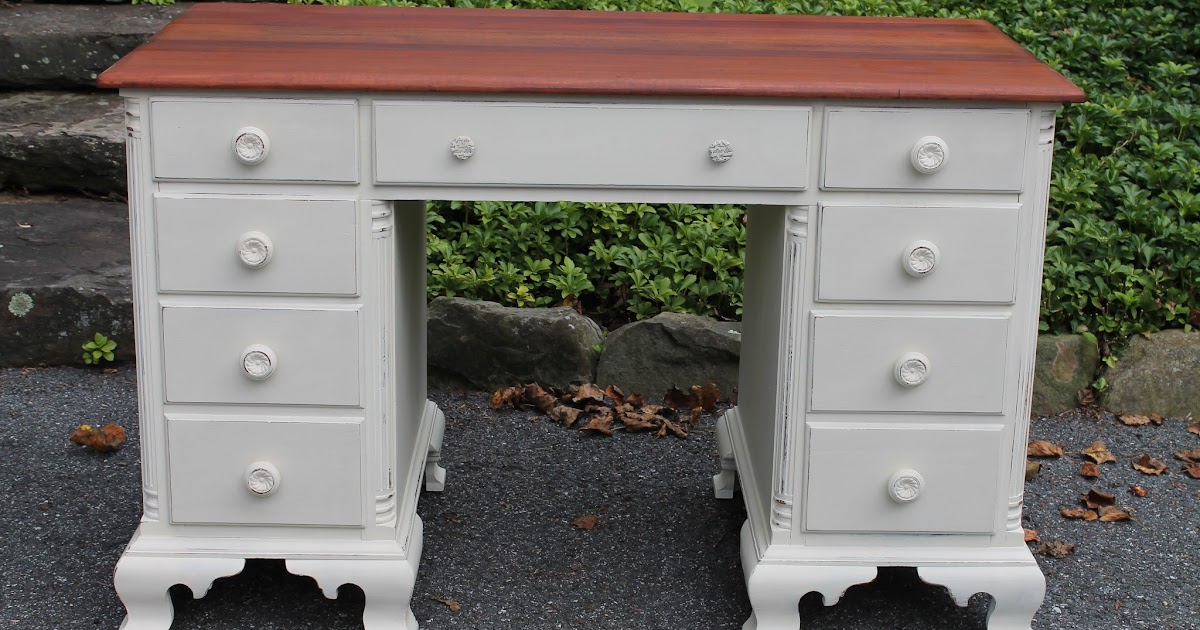 Elizabeth & Co.: Desks, desks and more desks...