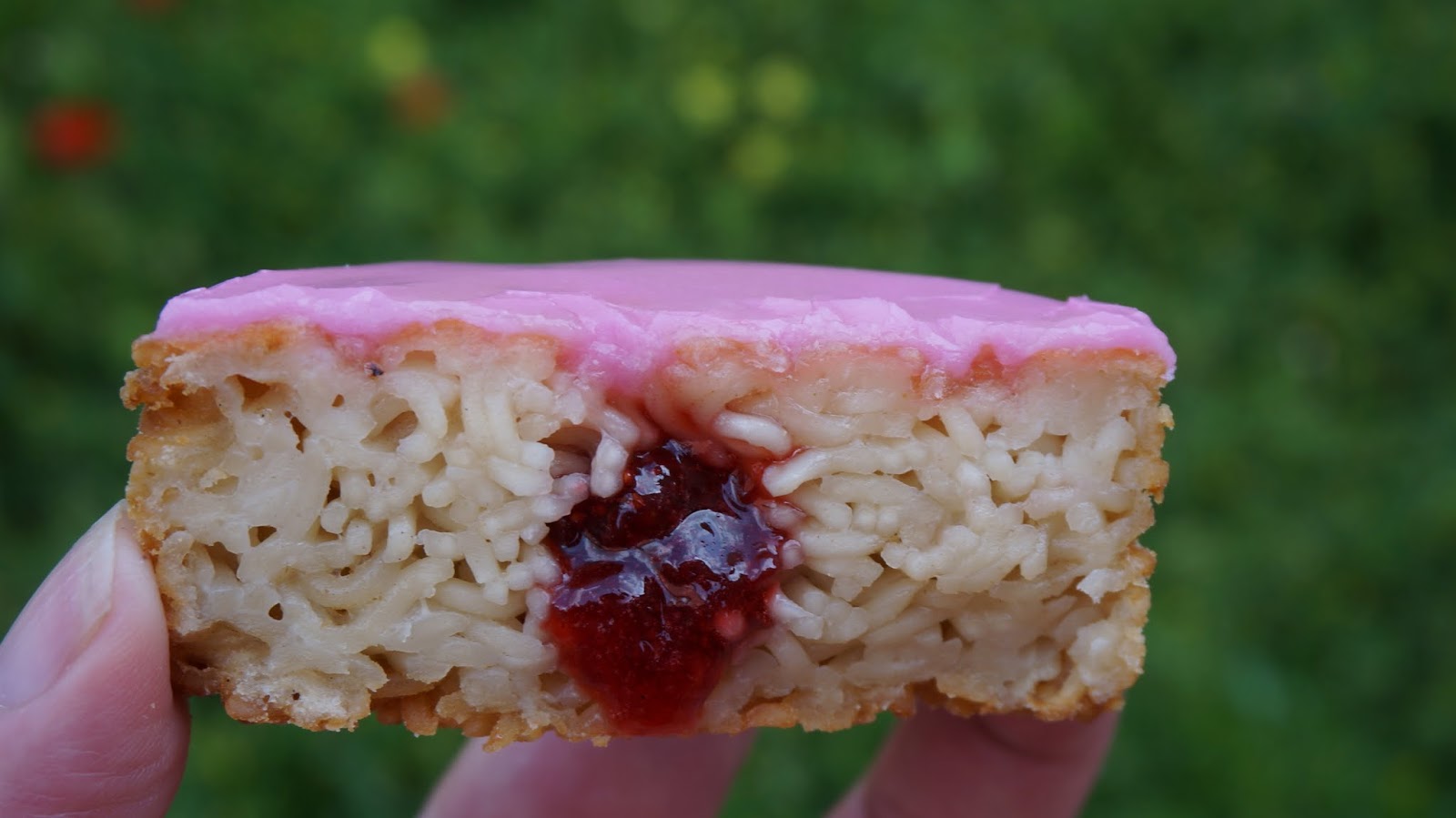 Ramnut , Donut de Ramen con horchata ~ Pasteles de colores