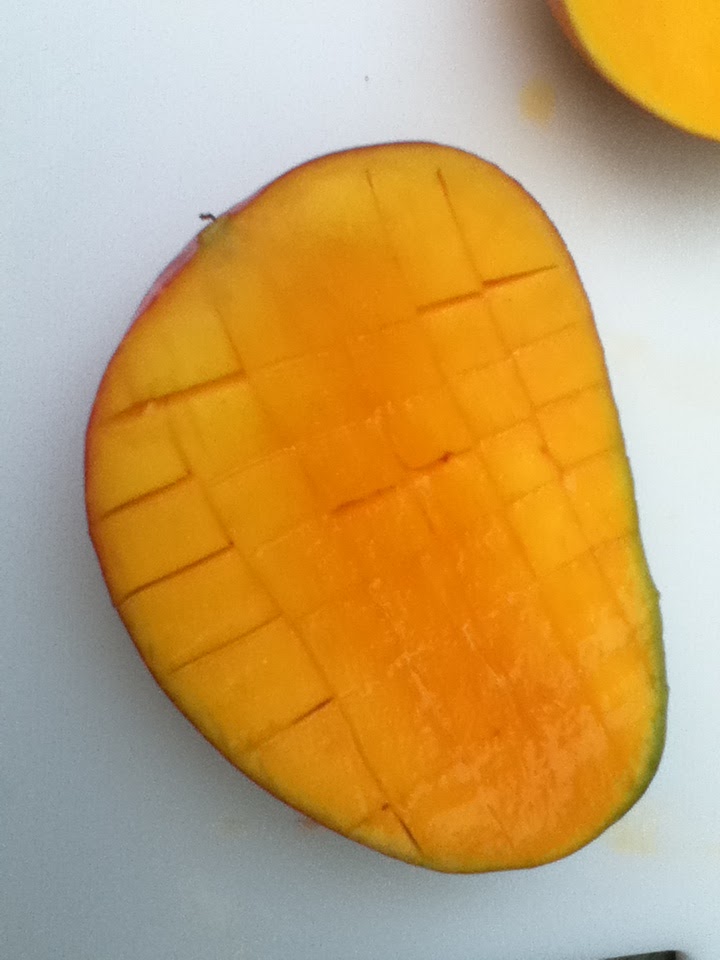 The Creative Vault: How To Cut Up A Mango