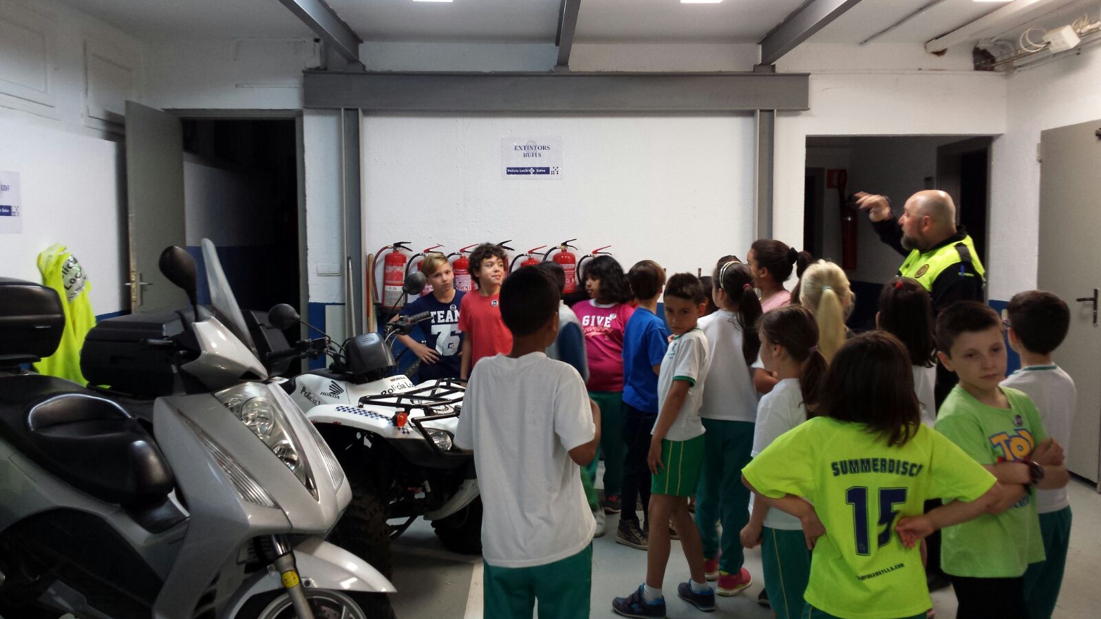 Escola Santa Maria del Mar: C. MITJÀ