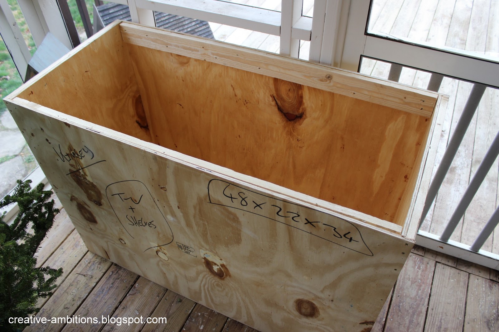 CREATIVE AMBITIONS: Shipping Crate Desk