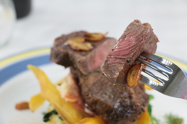 How To Eat Healthy: How to Eat Steak Properly in Table Manners