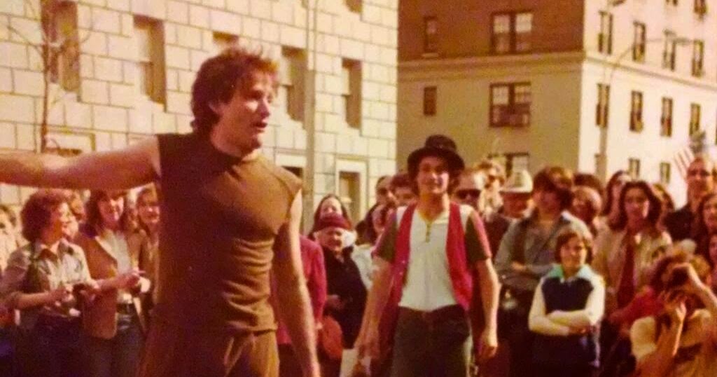 A Candid Shot of a Young Robin Williams as New York Street Performer in ...