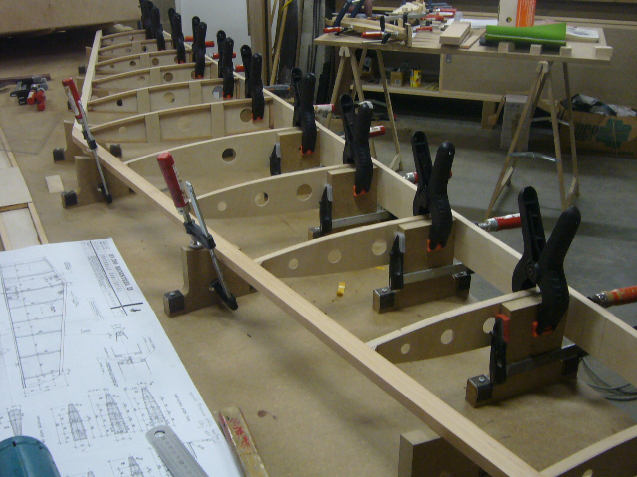 Merveilleux fou volant: Montage plan fixe horizontal