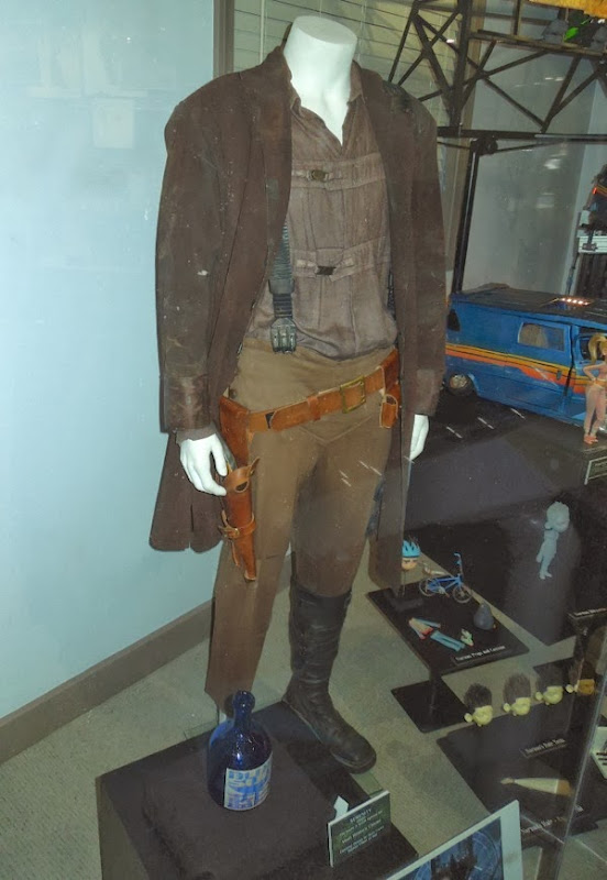 Hollywood Movie Costumes and Props: Nathan Fillion's Mal Reynolds ...
