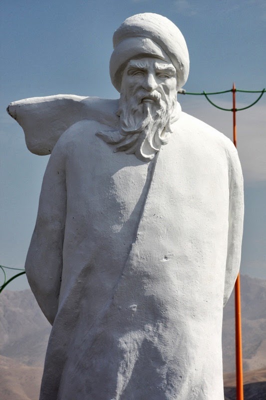 kurdistanart: Statue of Mawlawi ~ Halabja south of Kurdistan