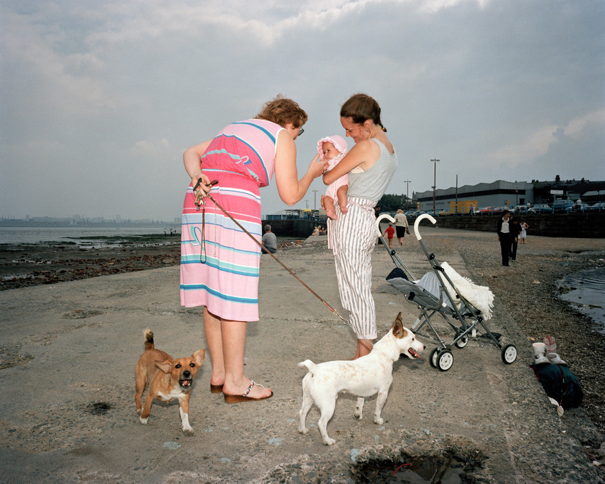 39 Photographs Reveal the Realities of New Brighton, a Working Class ...