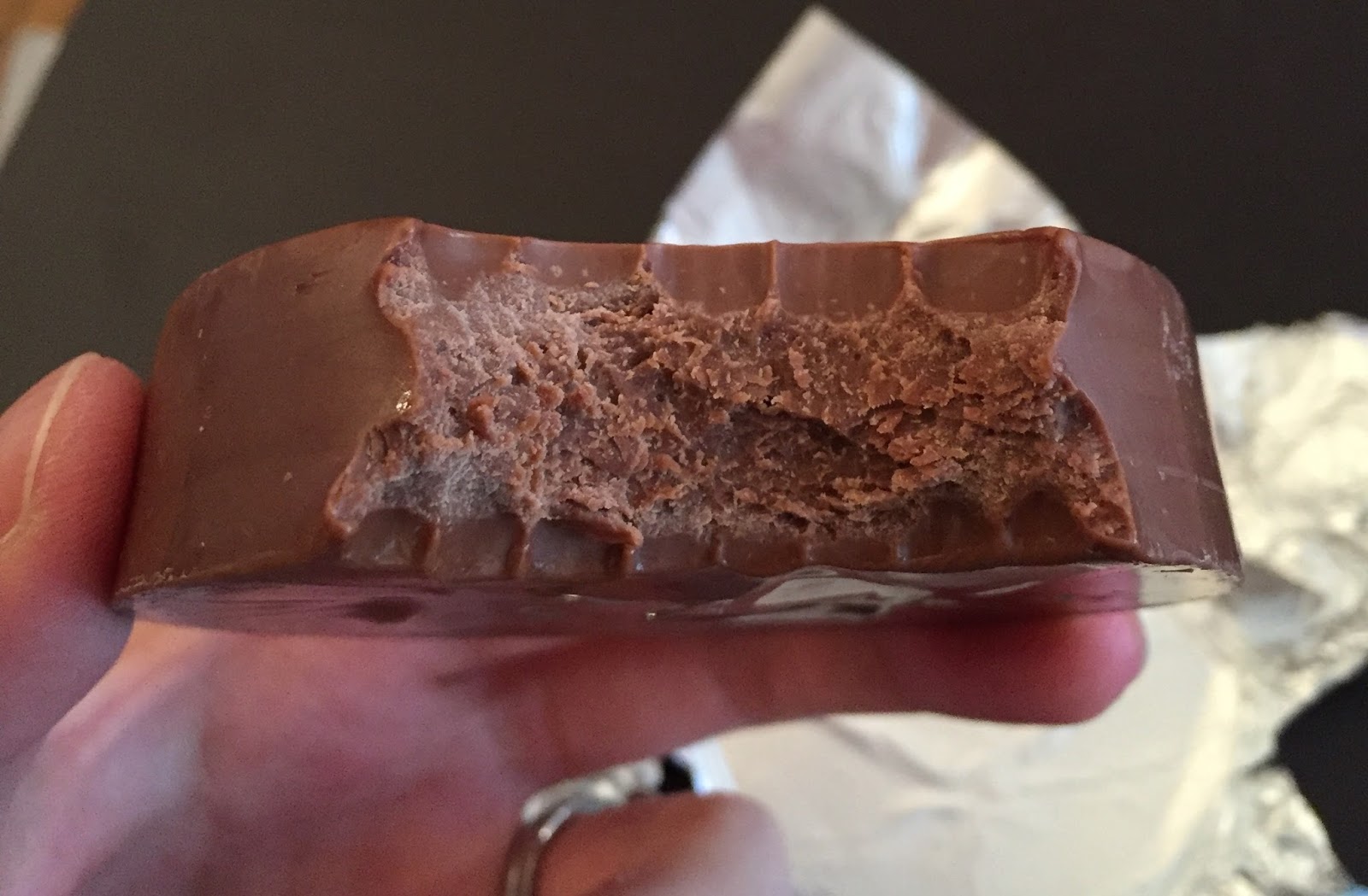 Laura Secord's Milk Chocolate Hockey Puck / ローラ・セコールのミルクチョコレート ホッケーパック ...