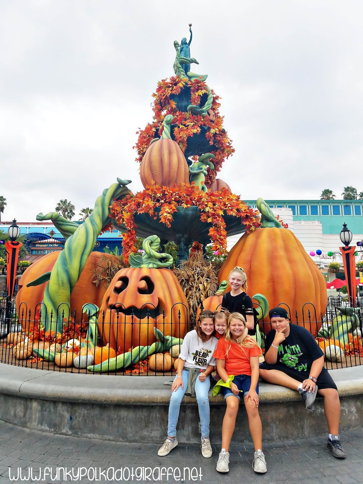 Funky Polkadot Giraffe: SPOOKY Family Fun at Knott's Spooky Farm 2018 # ...