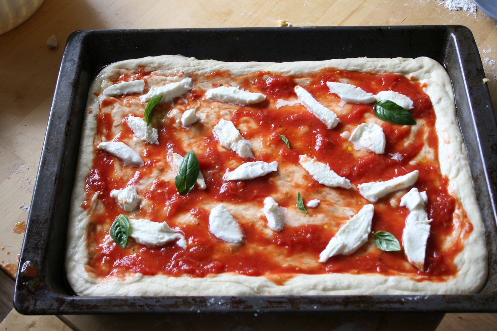 Una valigia in cucina: la pizza al taglio di Viva la focaccia