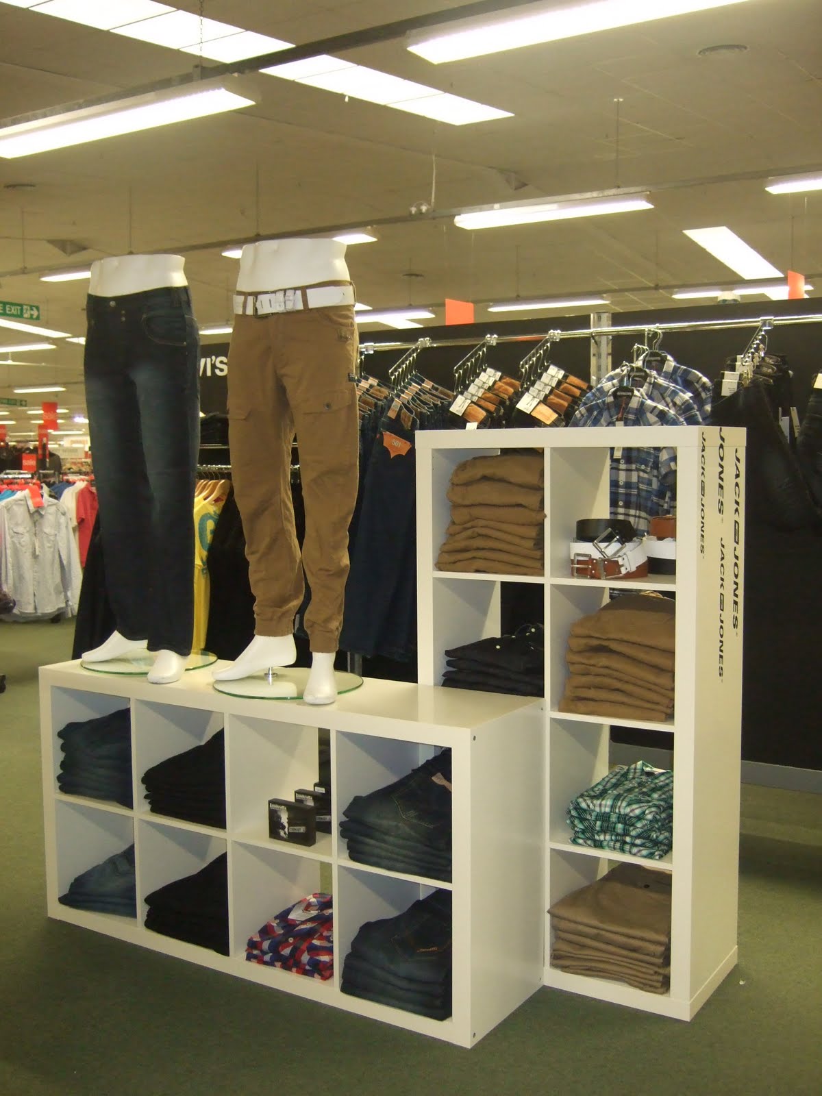 Leanne Laura: Visual Merchandising - Denim Display