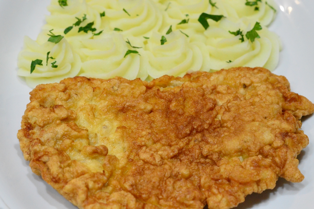 Snitel de porc in aluat - CAIETUL CU RETETE