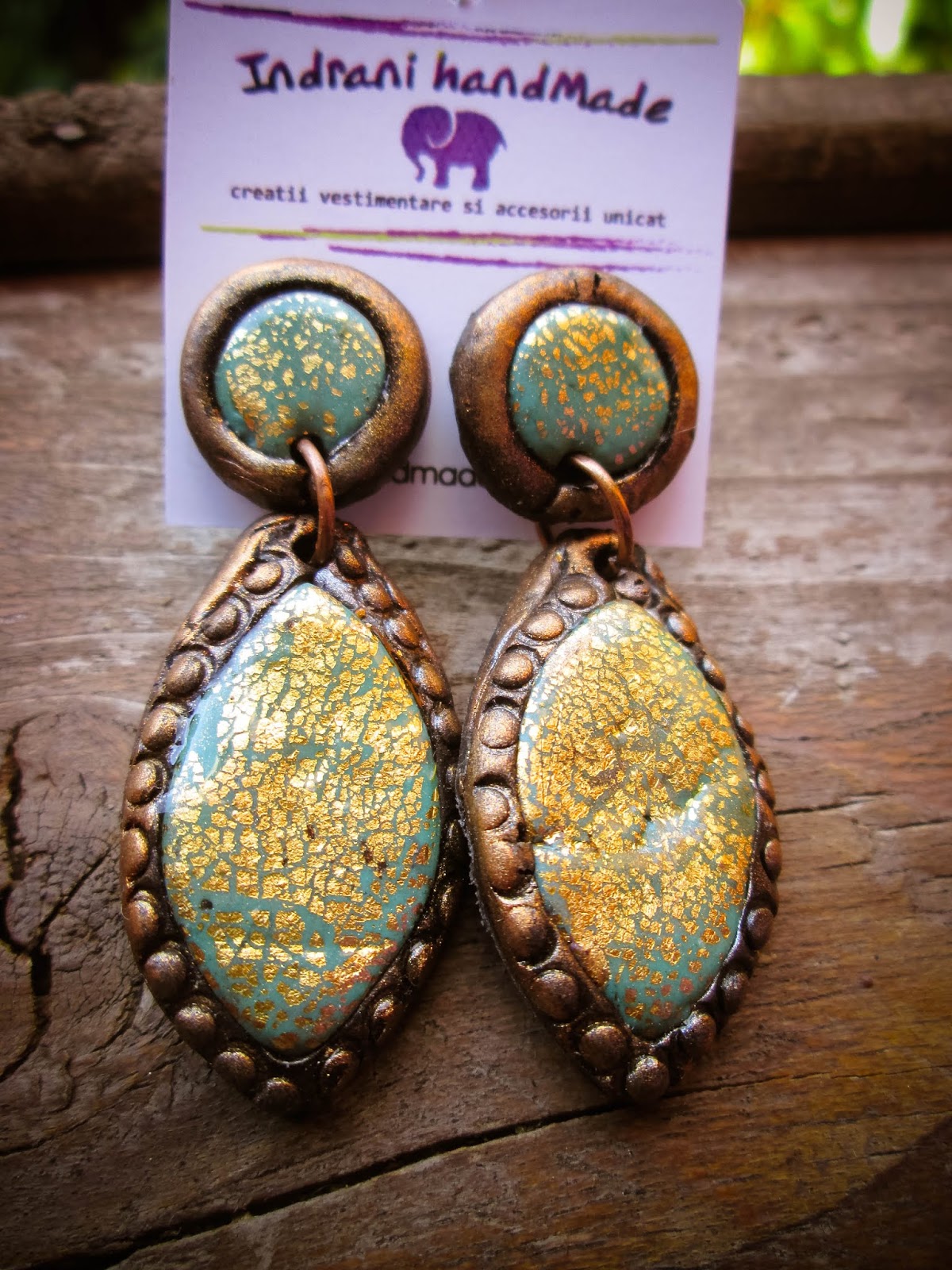 Indrani Handmade: Cercei handmade cu foita de aur