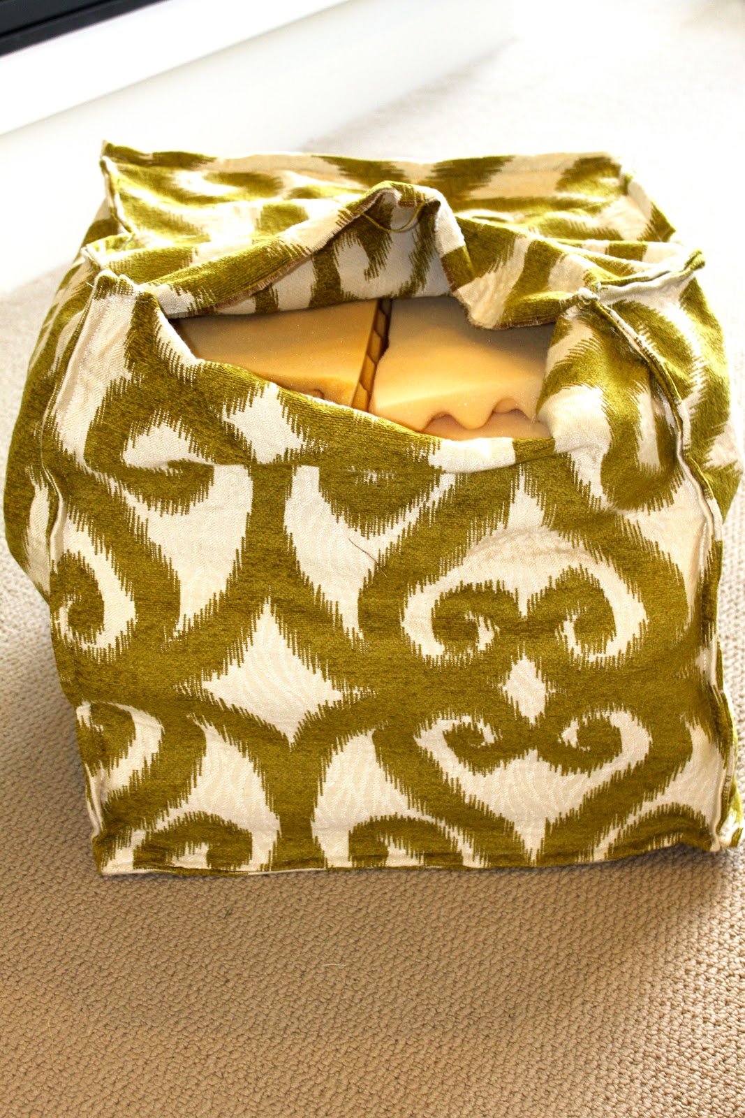 Amy's Casablanca: DIY Floor Pouf