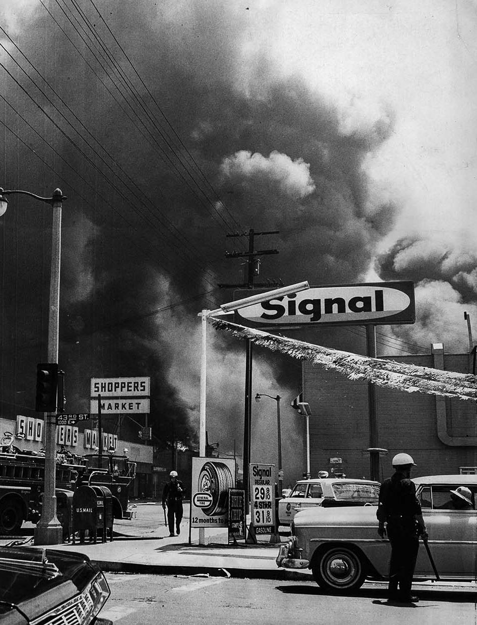 50 Years Ago Today: 28 Historical Photographs From the Watts Riots in ...
