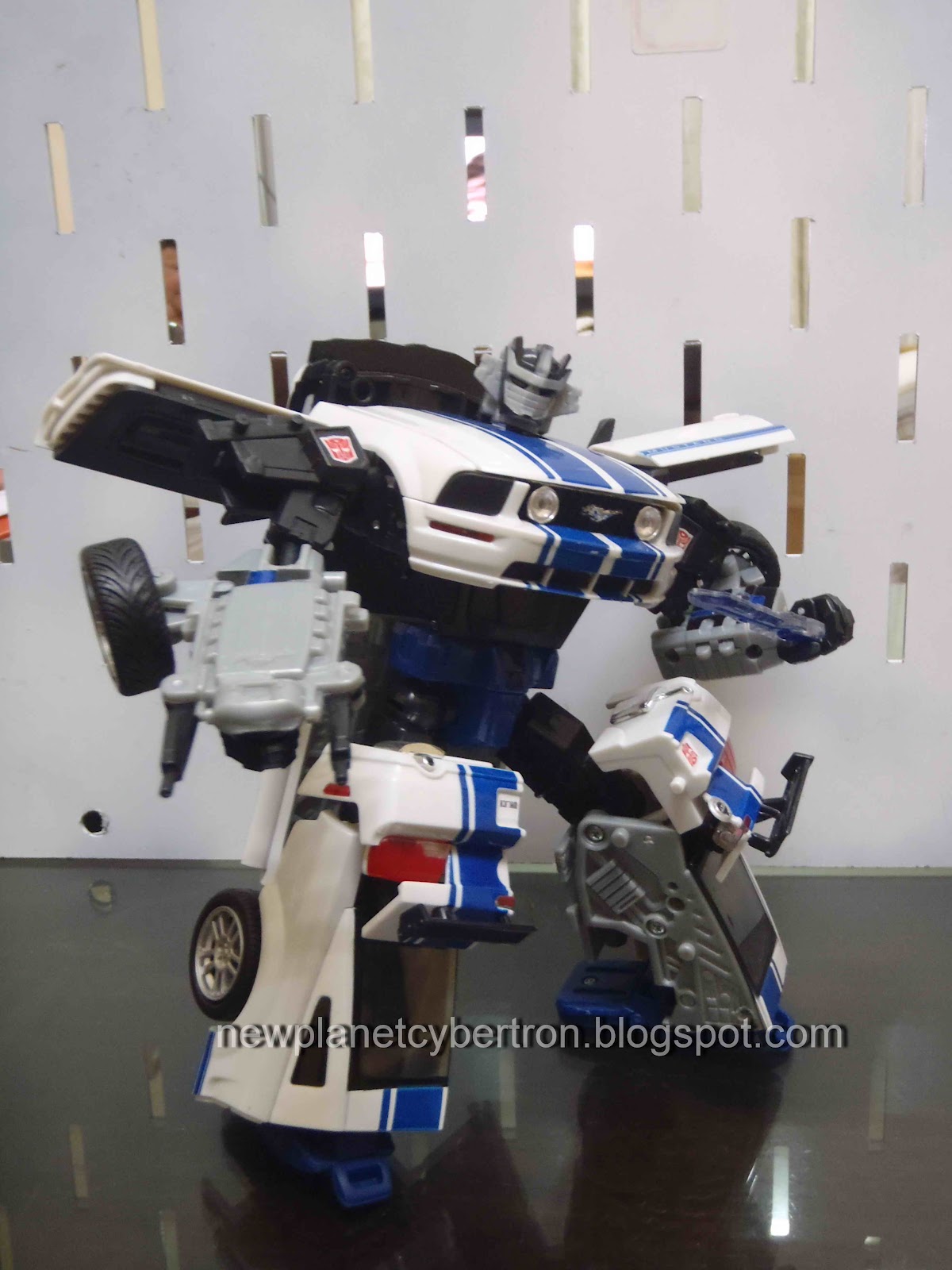 New Planet Cybertron: Transformers Review: Wheeljack (Alternators)