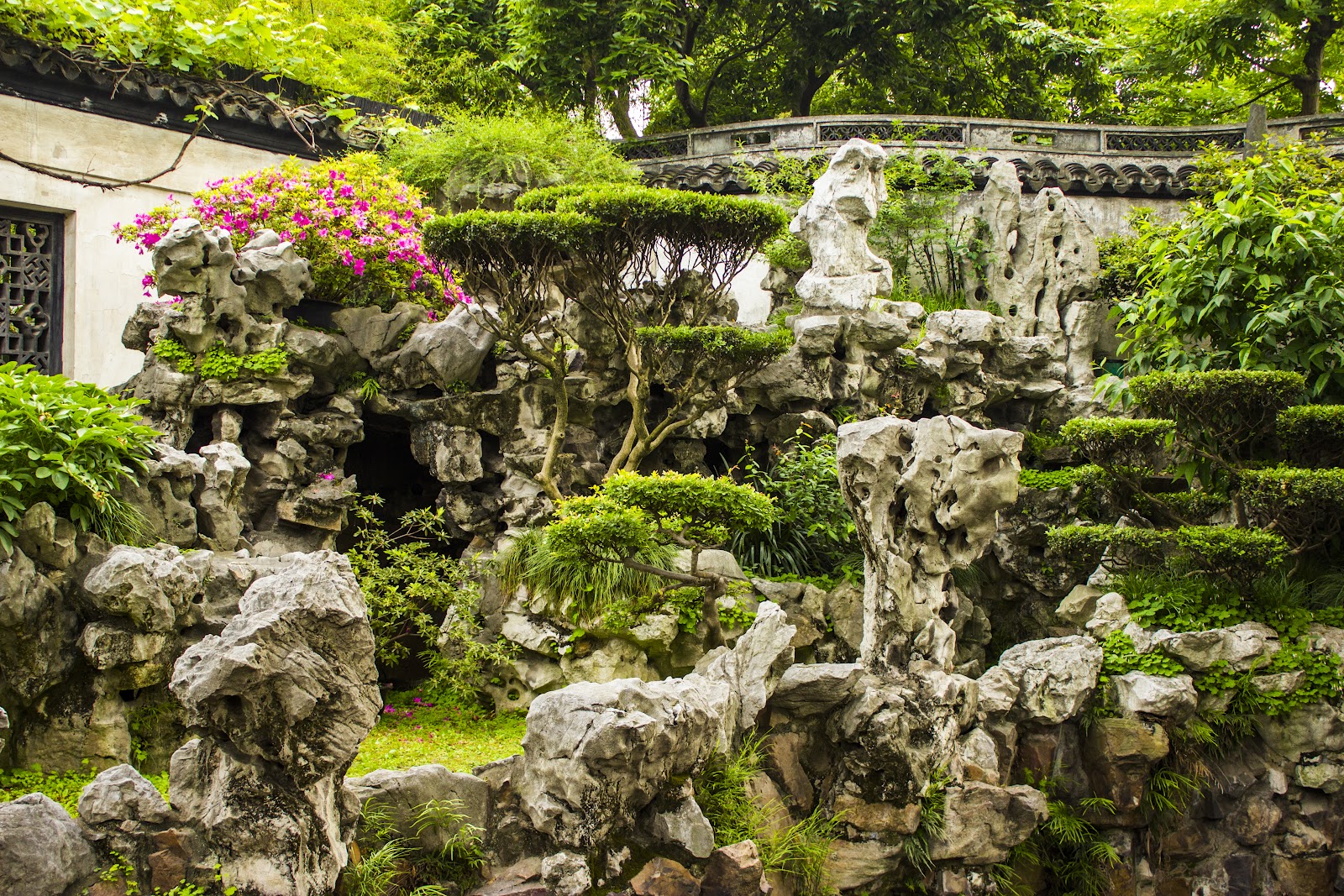 The Adventures of The Curious Traveler: Yu Yuan Garden - Shanghai
